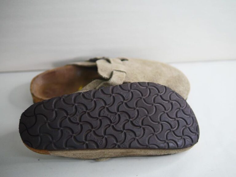 How to Stop Boots From Squeaking When Walking - Boots Nerd